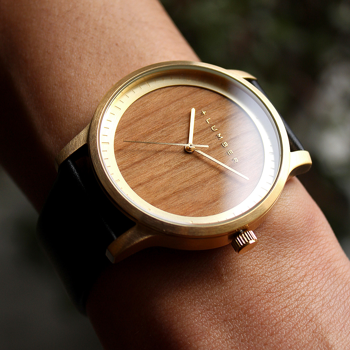 精密機器に極薄の突板を貼り付けた腕時計 | おしゃれな木の北欧風雑貨ブランド Hacoa（ハコア）