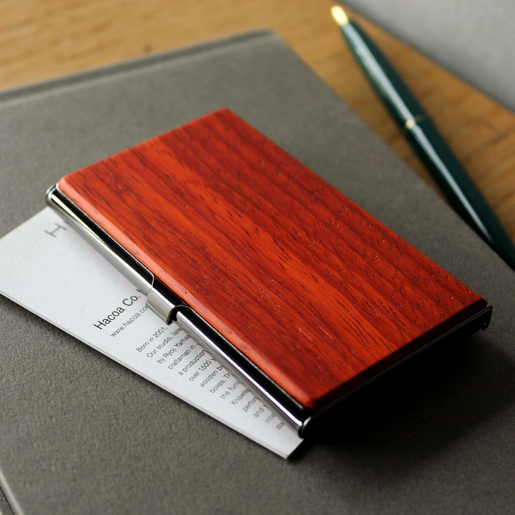 【卒業祝い】サークルの先輩が喜ぶプレゼントとは？選び方とおすすめの人気プレゼントを5選紹介！ | おしゃれな木の北欧風雑貨ブランド Hacoa（ハコア）