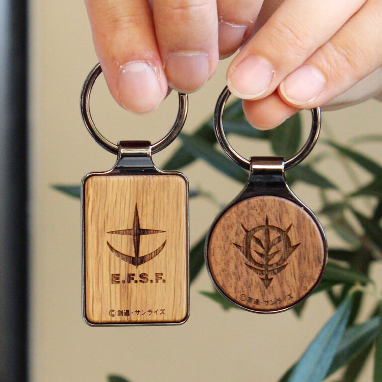「PARCO×GUNDAM」コラボの『機動戦士ガンダム』グッズ「木製キーホルダー」 | 名入れギフト・木製デザイン雑貨の直営店｜Hacoaダイレクトストア