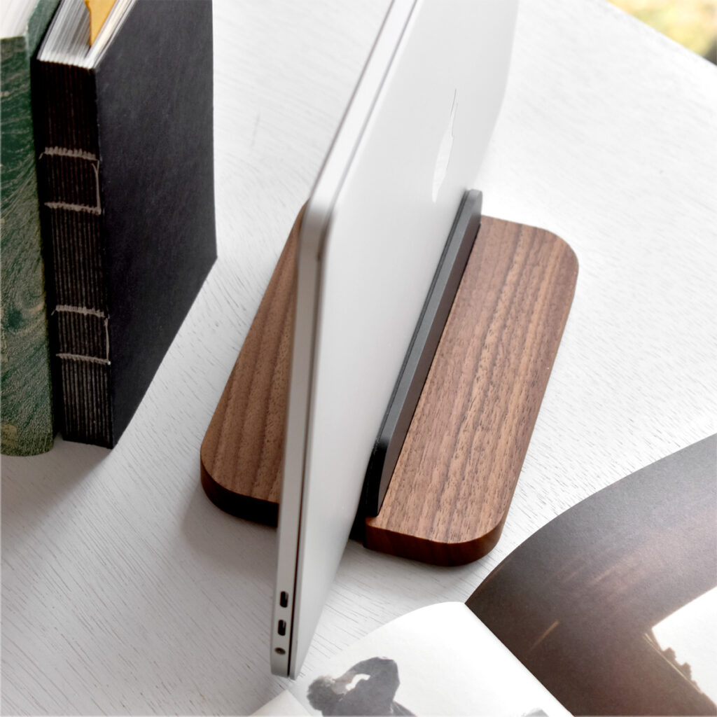 【全店展開】Laptop Stand Flat/Block | 名入れギフト・木製デザイン雑貨の直営店 Hacoaダイレクトストア